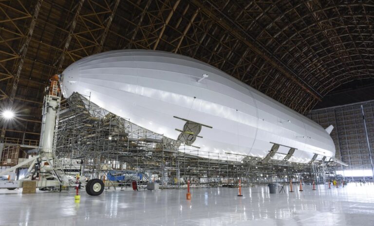 Google-Gründer hebt ab: Sergey Brins 120 Meter langes Luftschiff erhält erstmals eine ...